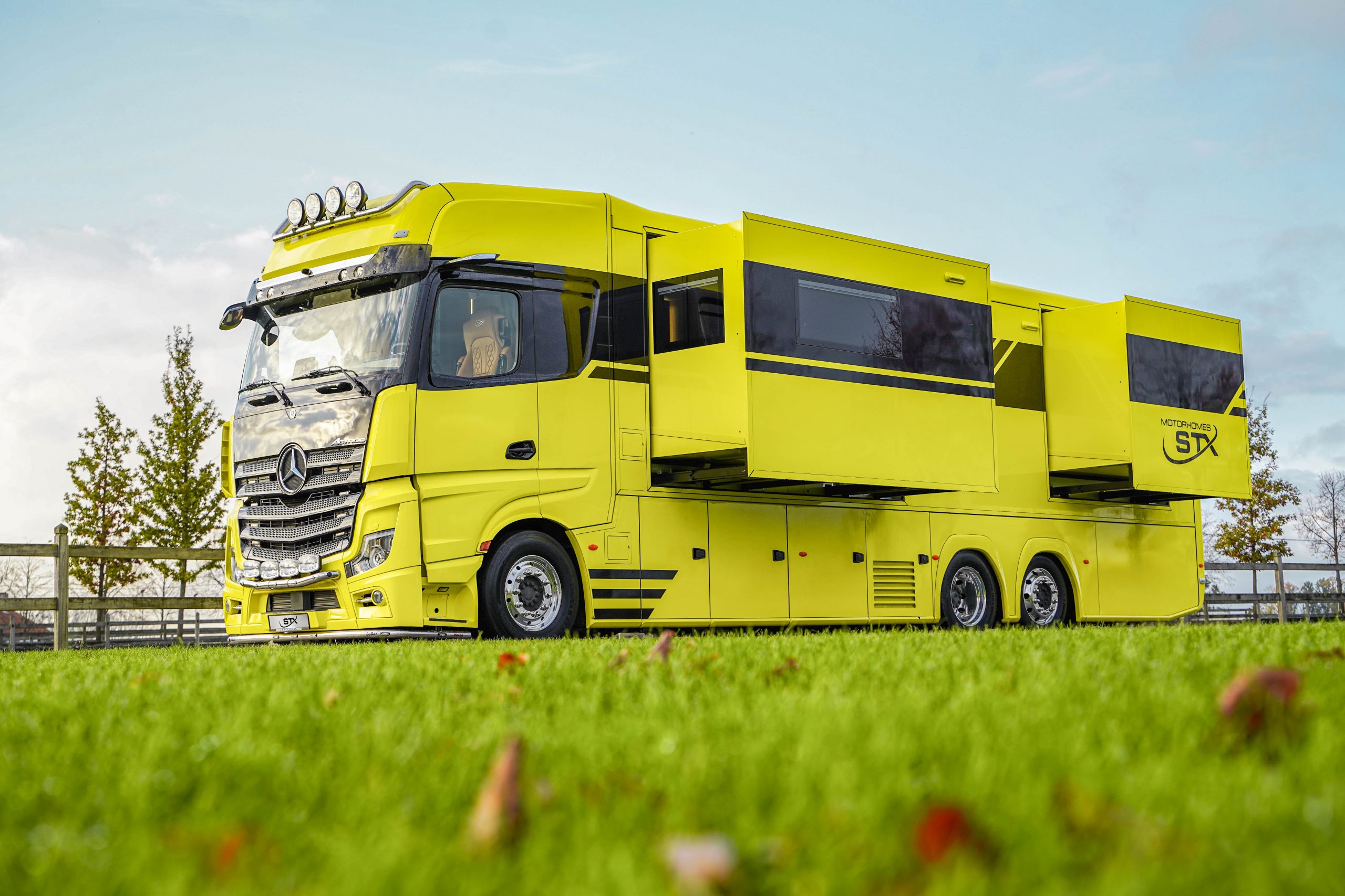 STX Mercedes Actros - 3 Pop-Outs/085 - STX Motorhomes